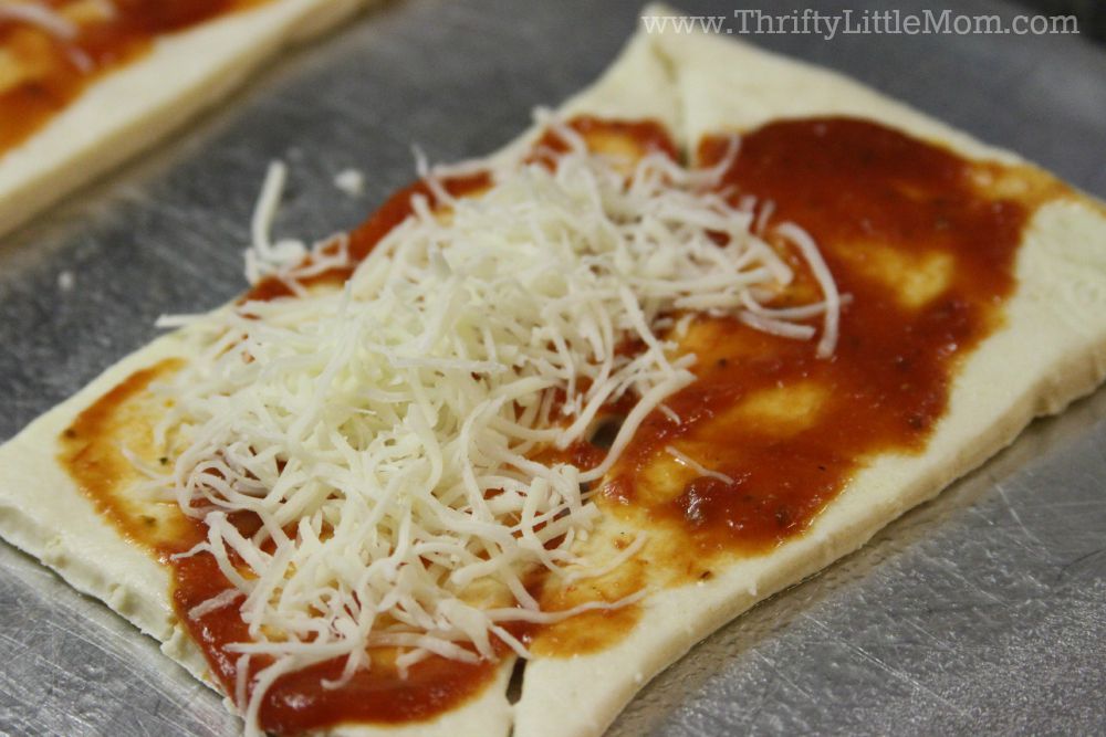 Super Easy Homemade Pizza Hot Pocket Recipe