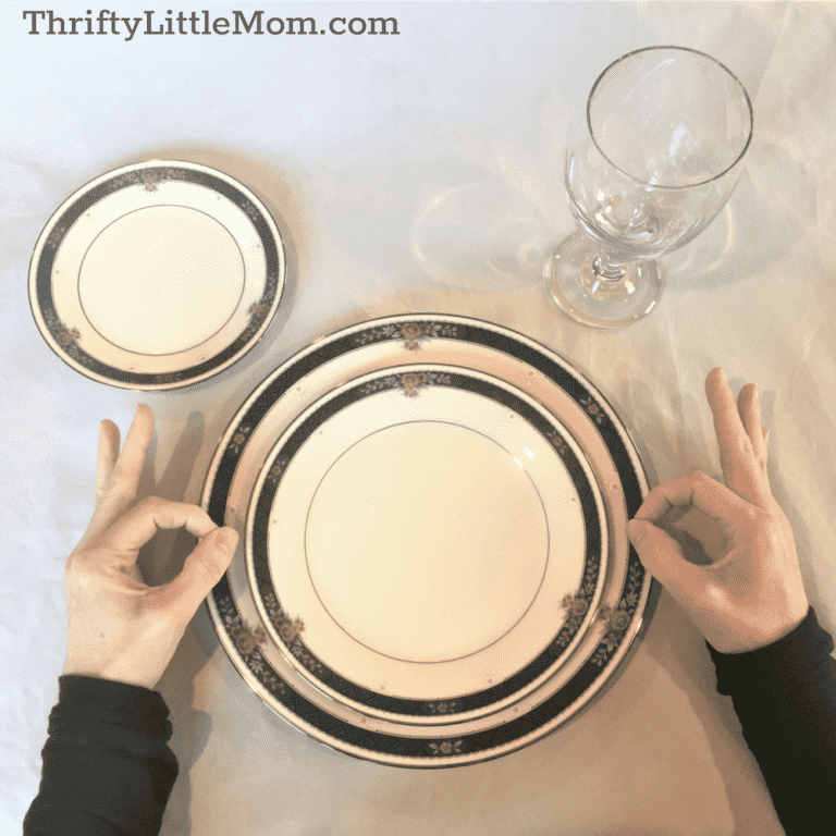 How to Create a Basic Table Setting The Right Way For a Dinner Party